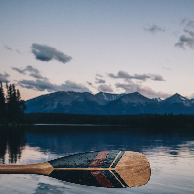 Decorative paddles inspired by native art – Onquata